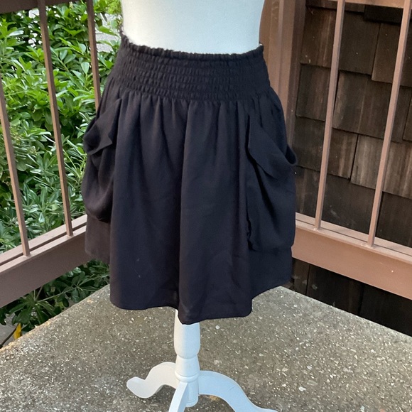 H&M | Skirts | H M Lightweight Elastic Smocked Waist Swing Mini Skirt ...